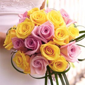 Fresh Romantic Bridal Rose Bouquets with Yellow and Light Pink Roses ...