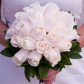 Color tones for all Bridal Rose Bouquets may vary due to the computer ...