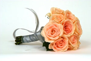 Bridal Bouquet 15 Roses Short Stems | Vindu